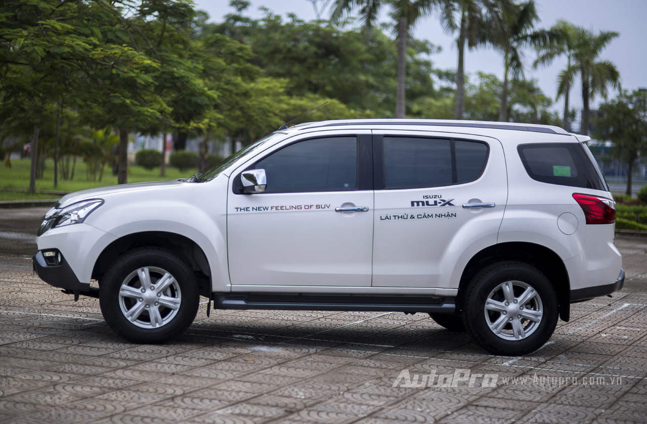 Cận cảnh xe SUV 960 triệu Đồng Isuzu MU-X tại Việt Nam