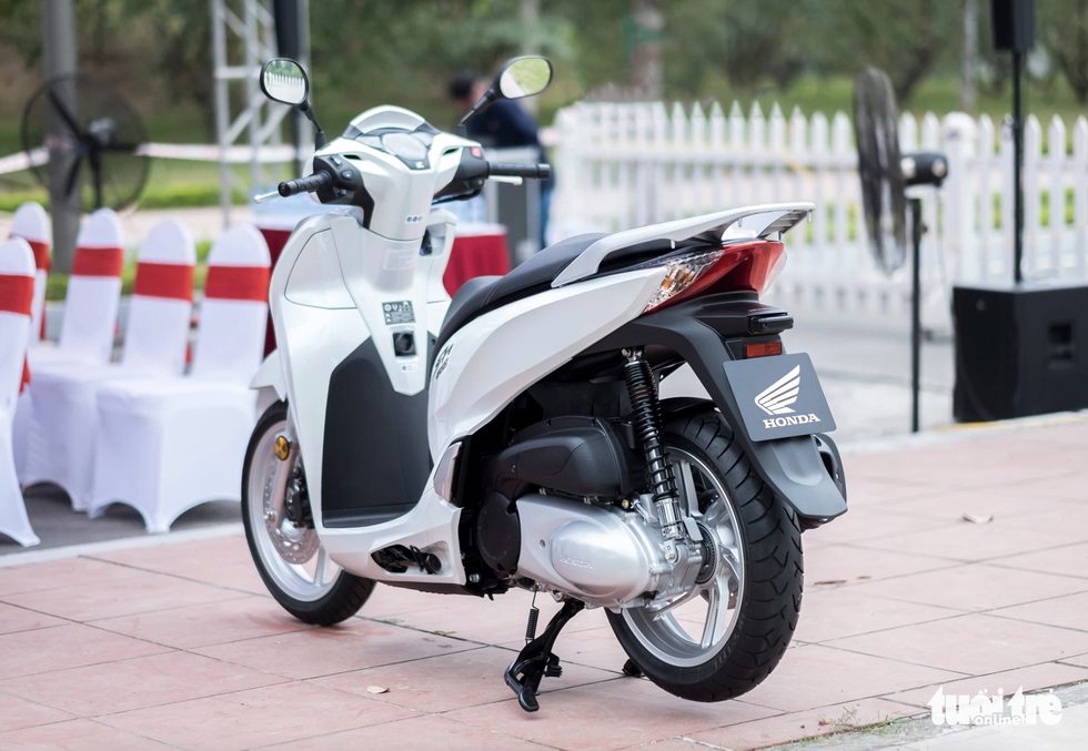 Dân buôn chào giá Honda SH300i 280 triệu đồng, cao gần gấp đôi bản 350 ...