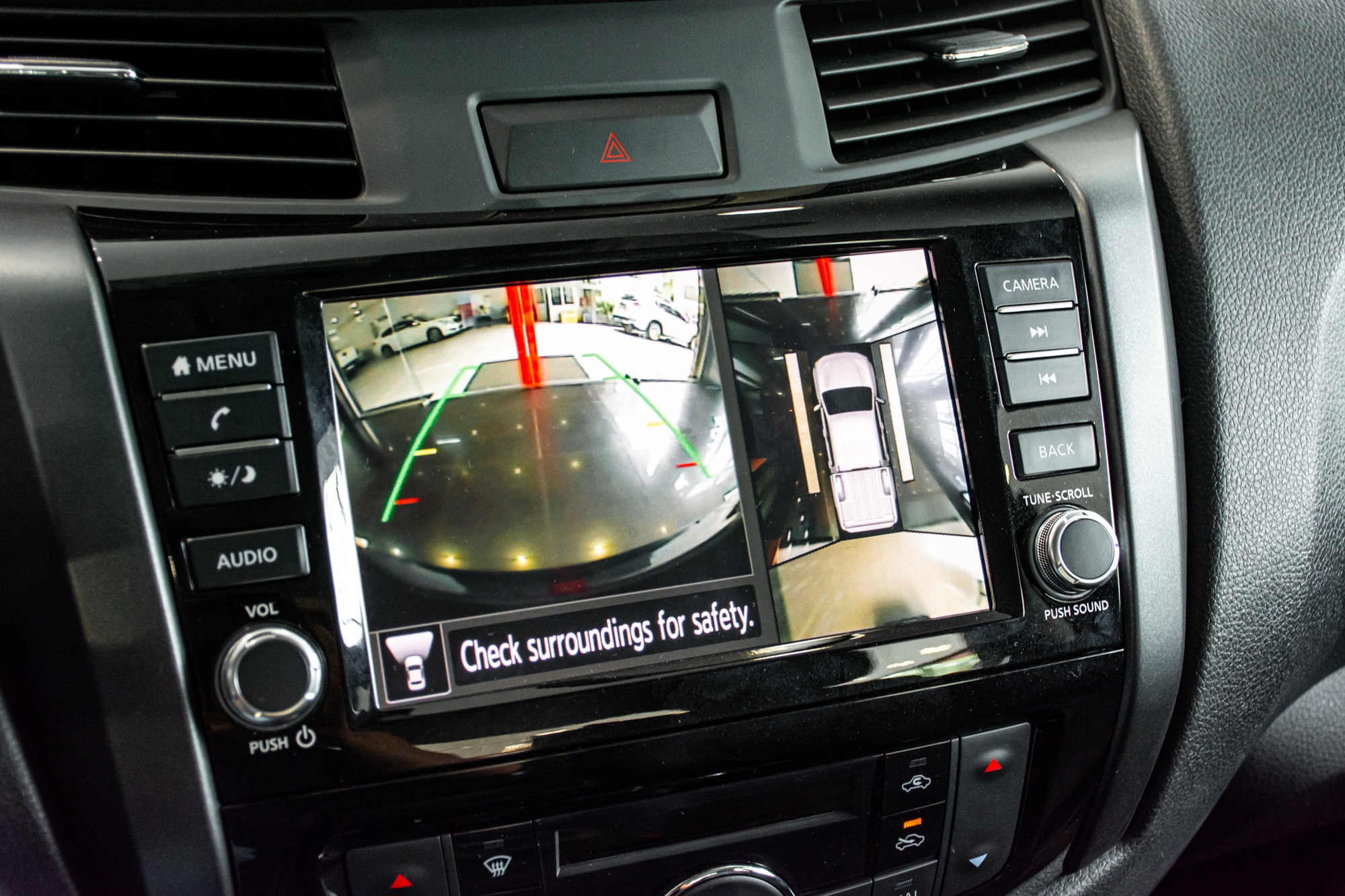 Nissan Navara 2022 về đại lý tại Việt Nam: Động cơ mới, trang bị giữ ...