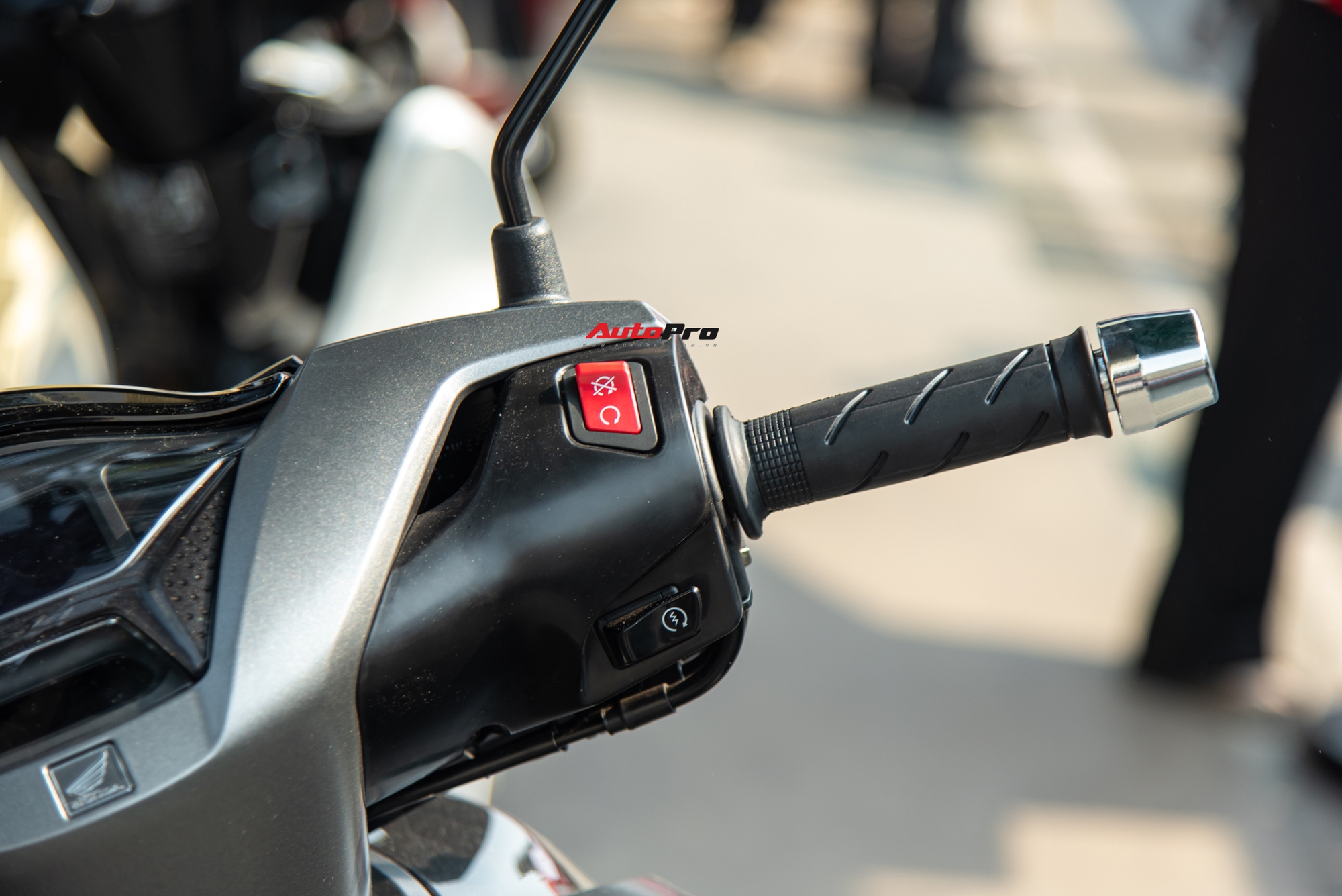 Ảnh thực tế Honda SH 350i 2025 giá gần 153 triệu đồng: Thiết kế tinh ...