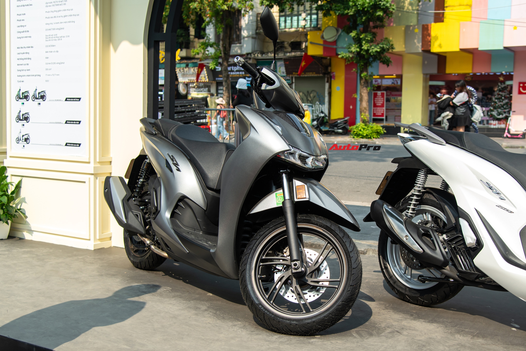 Ảnh thực tế Honda SH 350i 2025 giá gần 153 triệu đồng: Thiết kế tinh ...