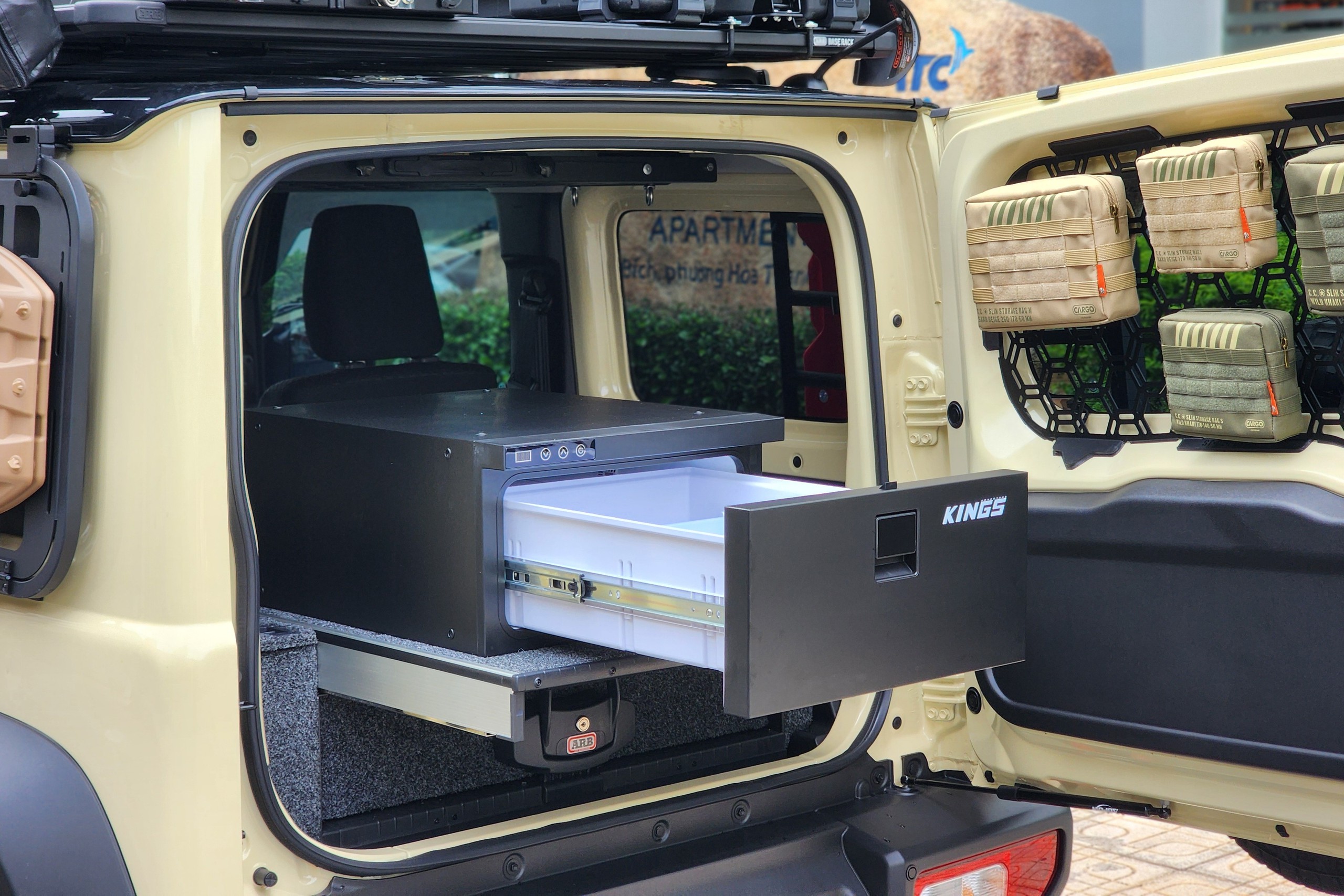 Dân chơi camping TP. HCM độ Suzuki Jimny hết gần 800 triệu đồng