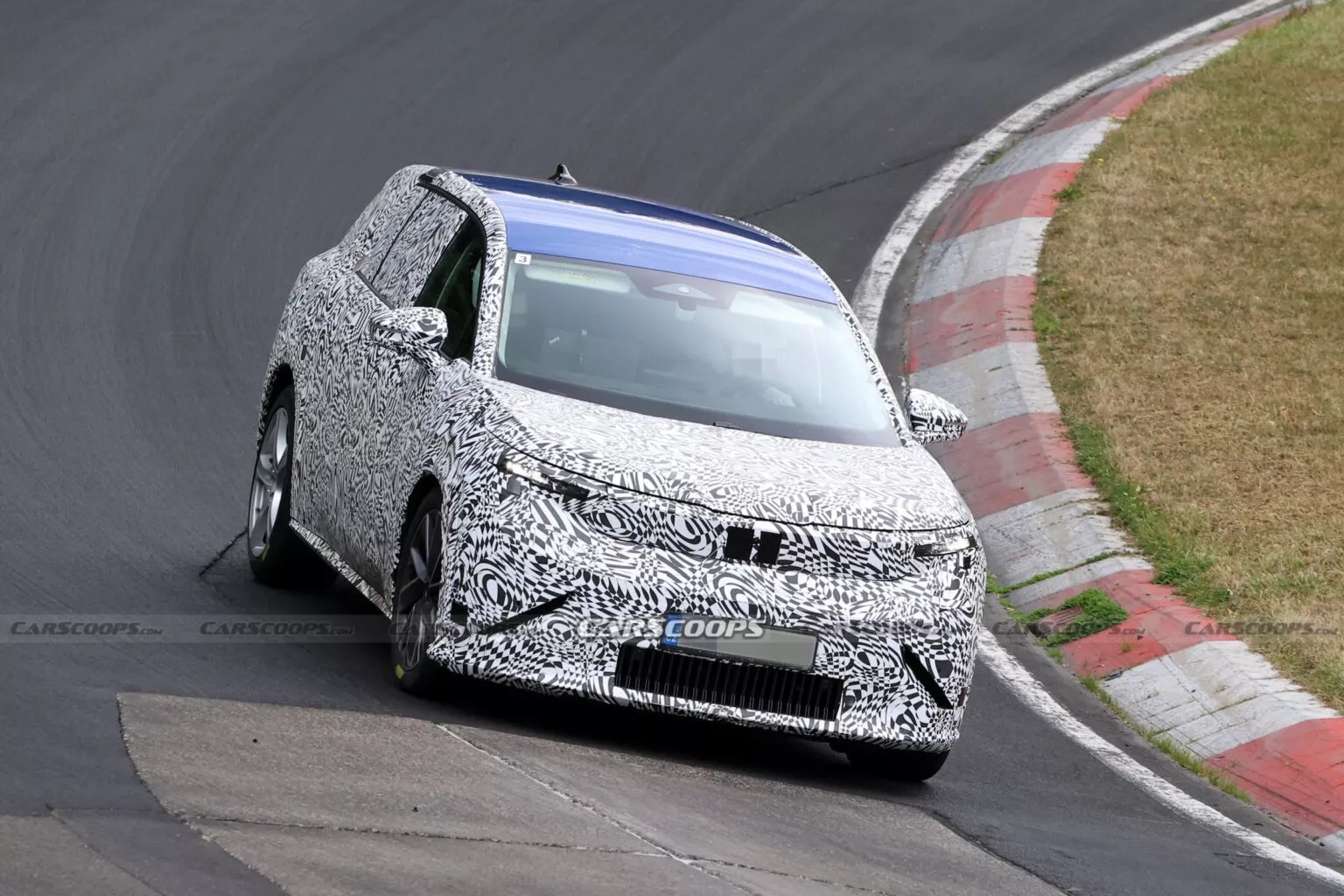 SUV Skoda 7 chỗ mới để lộ thiết kế có điểm giống BMW, động cơ điện, có thể chạy 600km/sạc