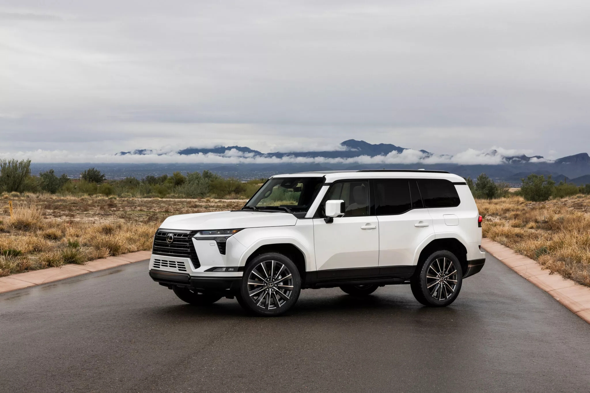 Tăng giá kiểu Lexus: GX 550 bán đắt hơn khoảng 20 triệu sau khi có ...