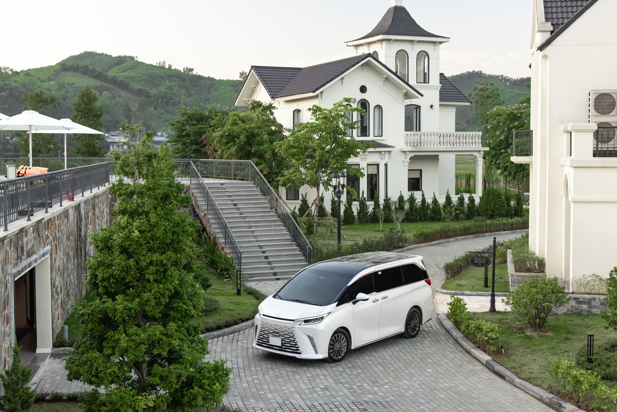 'Lexus LM 500h là MPV nhưng cảm giác như SUV, có chế độ độc quyền đến ...
