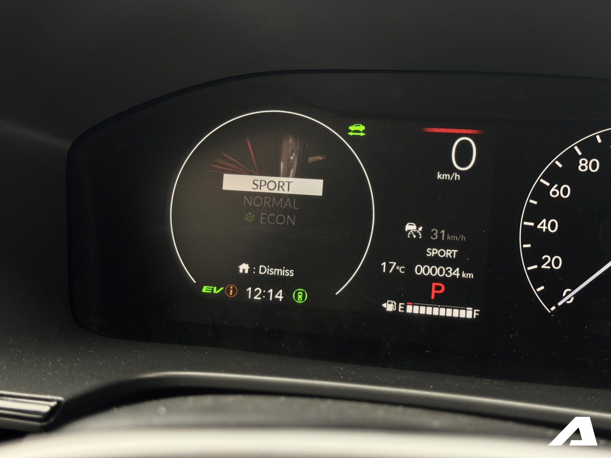 Chi tiết Honda CR-V e:HEV L tại Việt Nam: Có cần số nút bấm và 12 loa ...
