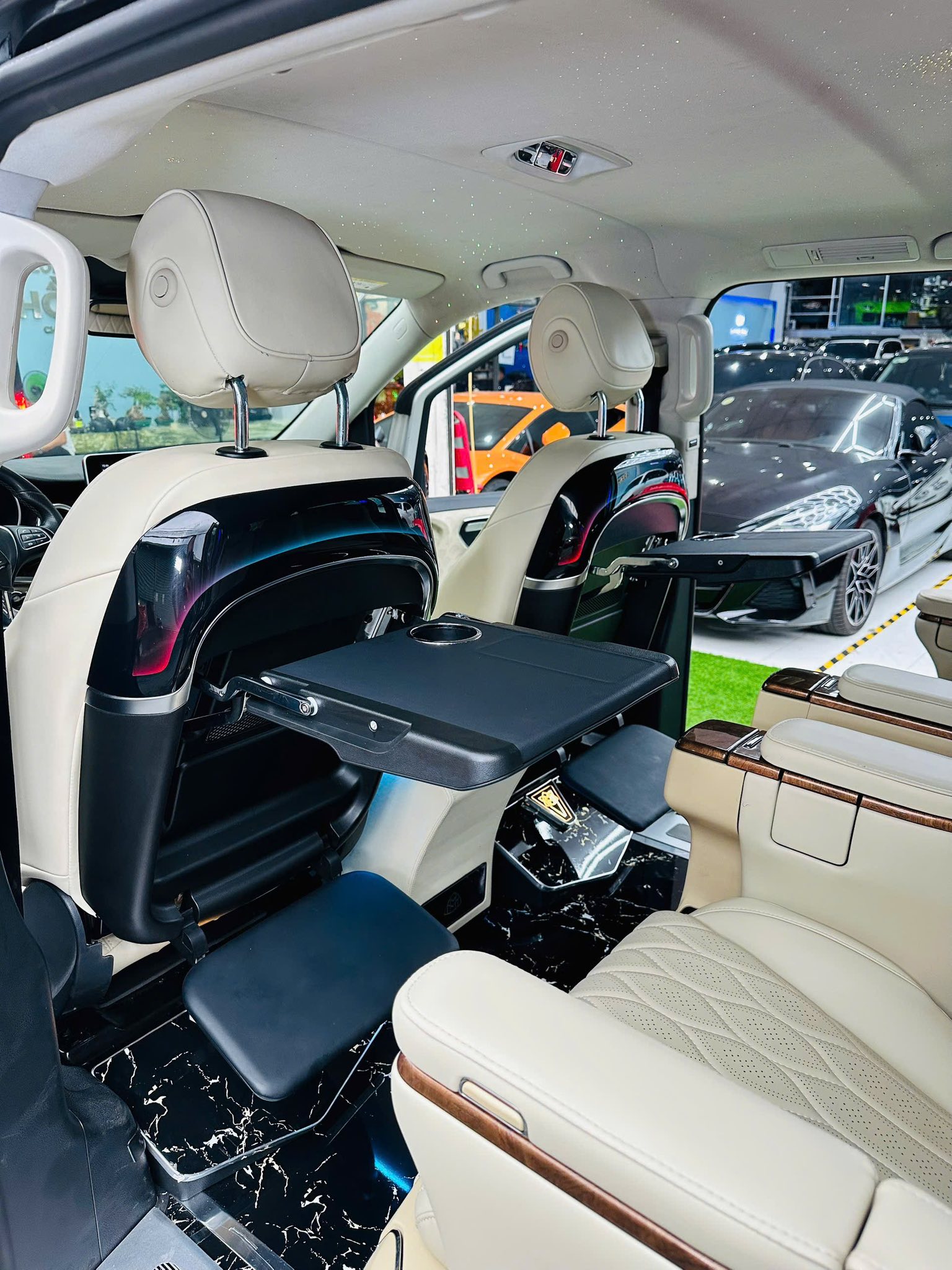 Bỏ 900 triệu đồng mua chiếc Mercedes-Benz này, người ngoài tưởng đi xe ...