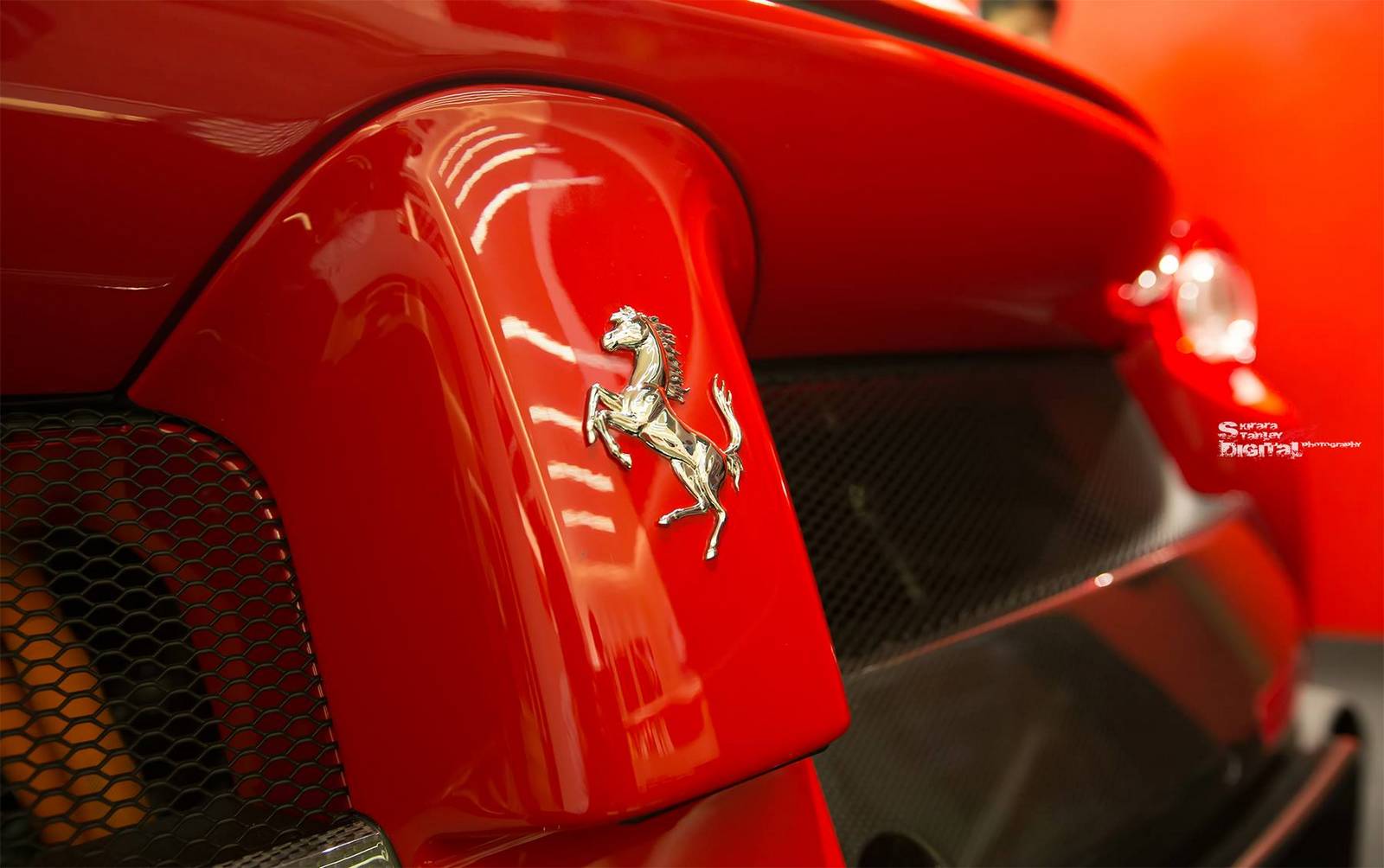 Ảnh đẹp cận cảnh siêu xe Ferrari LaFerrari số 1