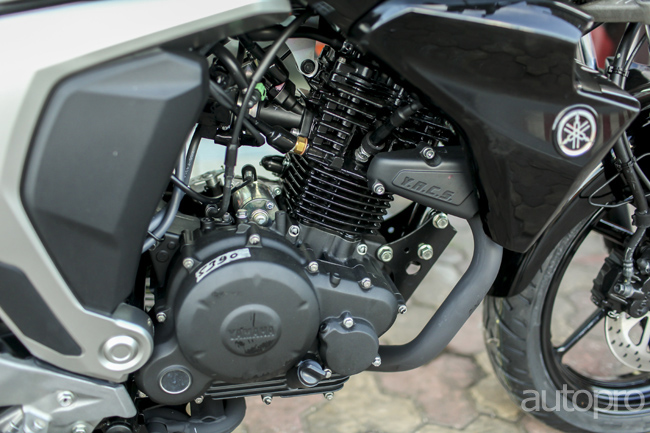 Cận cảnh Yamaha FZ ver 2.0 tại Việt Nam