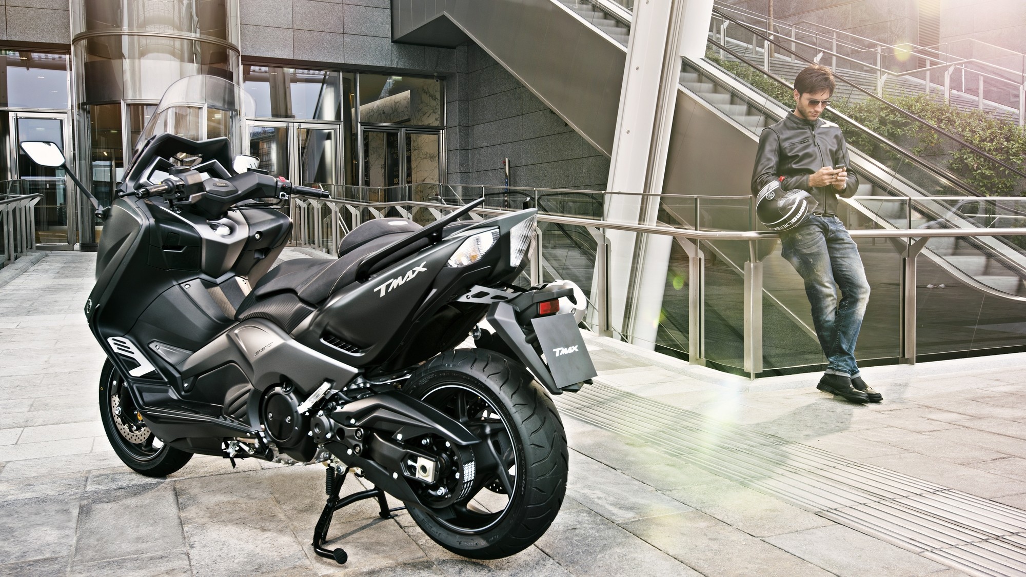 Yamaha T-Max Iron Max 2015: Nổi bật giữa đám đông
