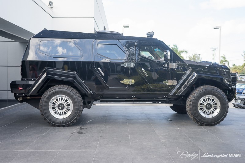 Xe cho nhà giàu và yếu nhân Conquest Knight XV có giá “chát”