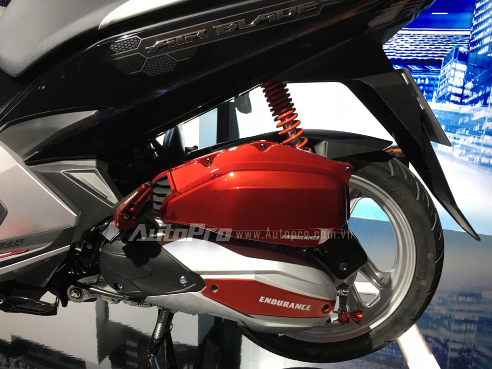 “Soi” cặp đôi Air Blade 2016 độ lòe loẹt của Honda Việt Nam