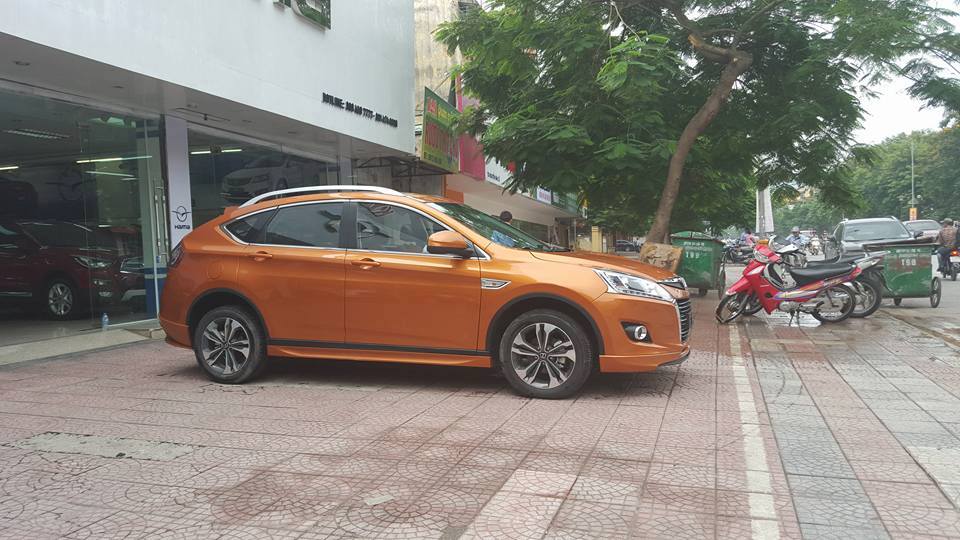 Cận cảnh xe Đài Loan Luxgen U6 Turbo Eco Hyper tại Việt Nam