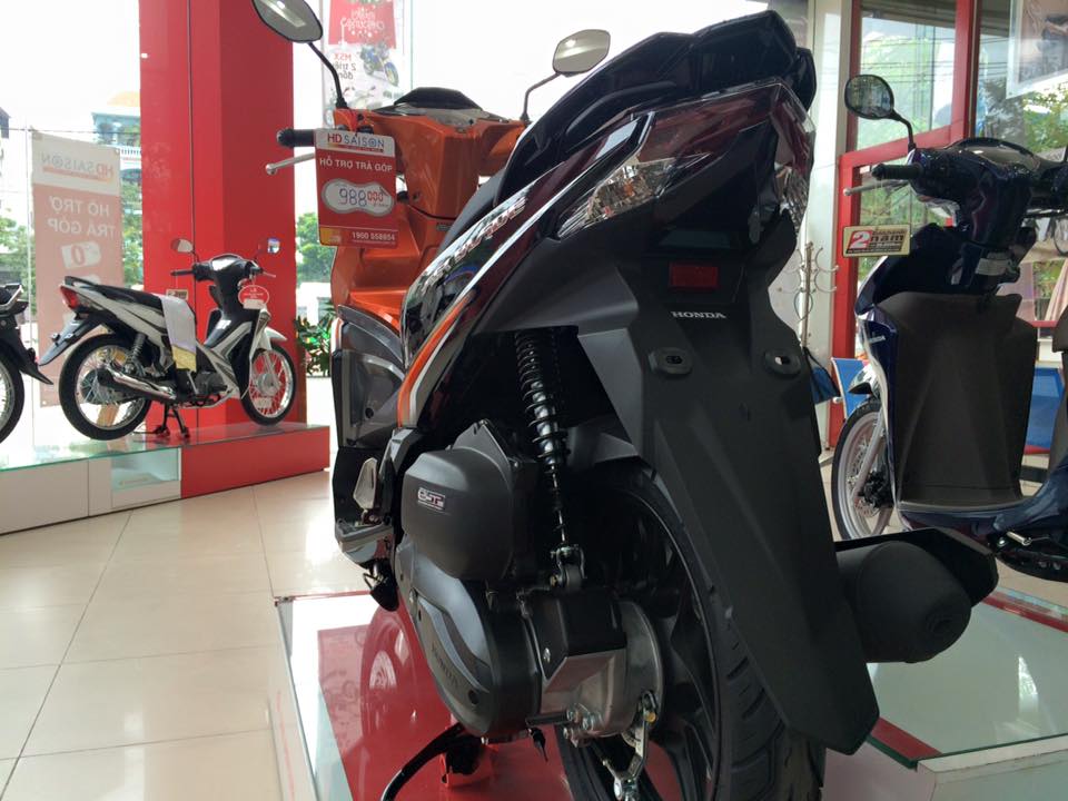 Cận cảnh Honda Air Blade 2016 tại đại lý, như “xe siêu nhân”