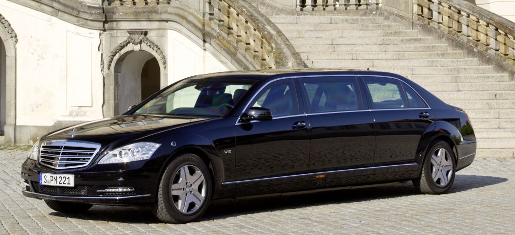 "Ảnh sống" 2 chiếc Mercedes-Benz S600 Pullman Guard của Bộ Ngoại Giao