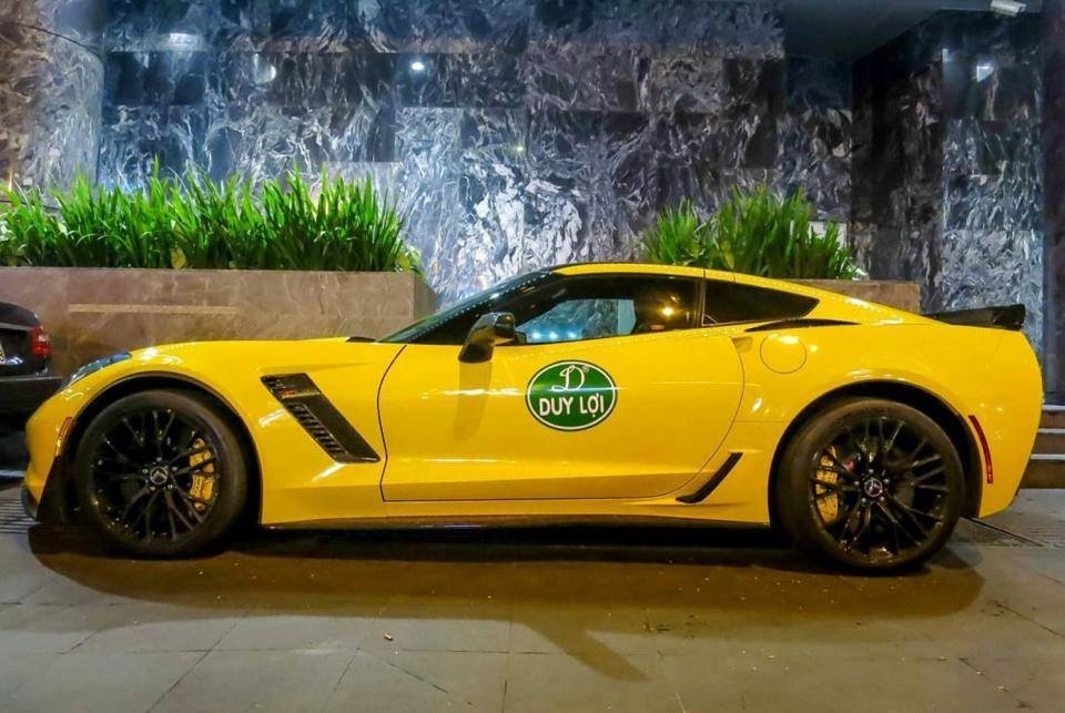 Soi cận cảnh bộ đôi "quỷ dữ" Camaro ZL1 và Corvette Z06 của đại gia Duy Lợi