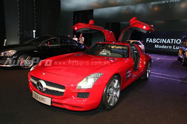 Đại gia Bình Định tậu siêu xe Mercedes-Benz SLS AMG chính hãng