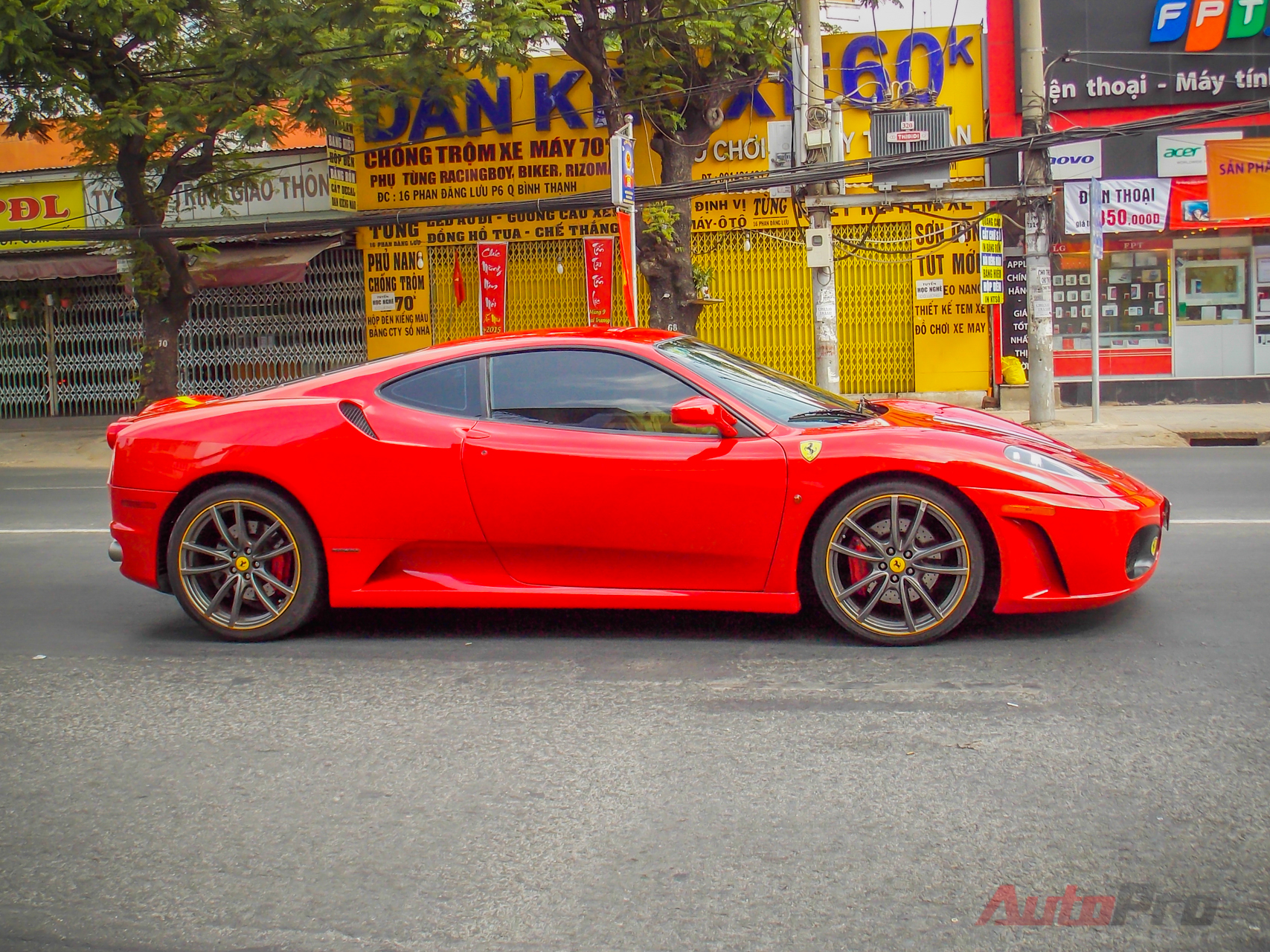 Điểm lại dàn siêu xe Ferrari của các đại gia Việt