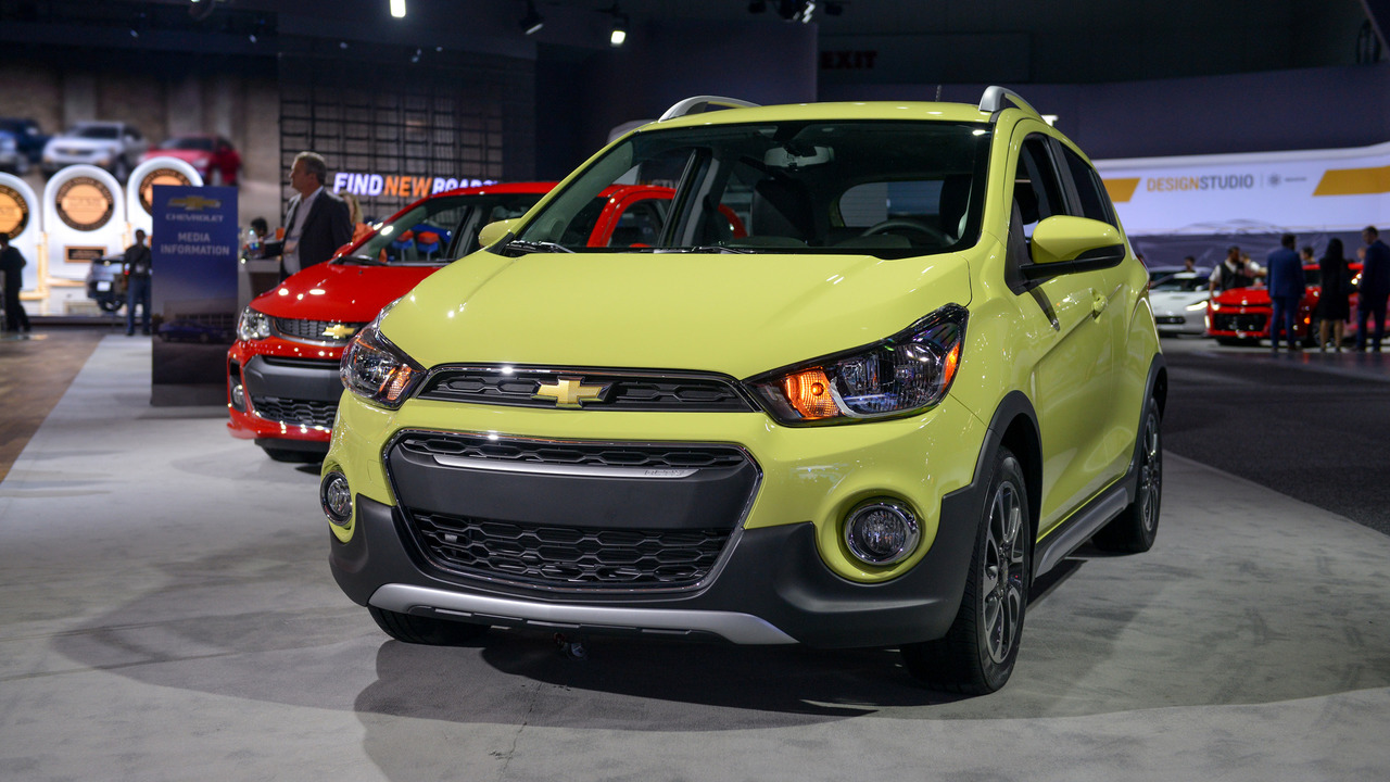 Chiêm ngưỡng crossover "bé hạt tiêu" Chevrolet Spark Activ "bằng xương ...