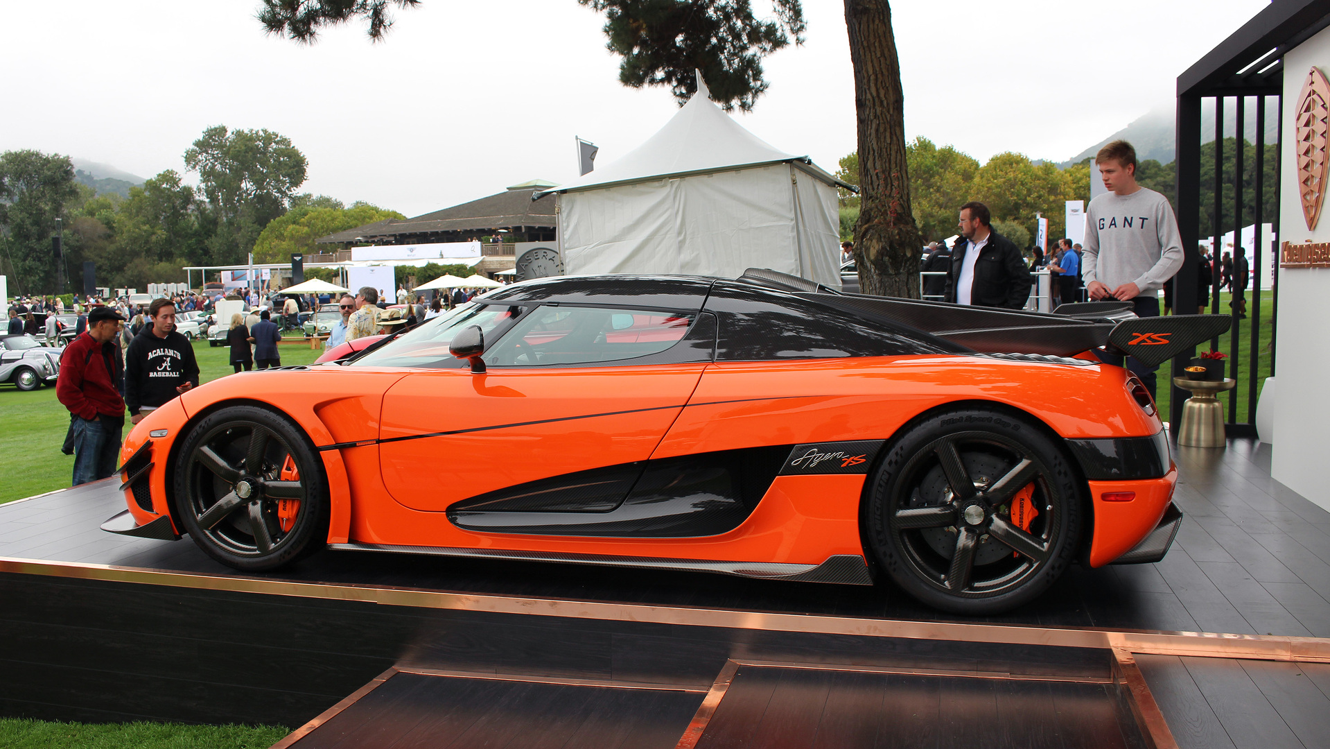 Siêu phẩm Koenigsegg Agera XS rực rỡ một góc trời