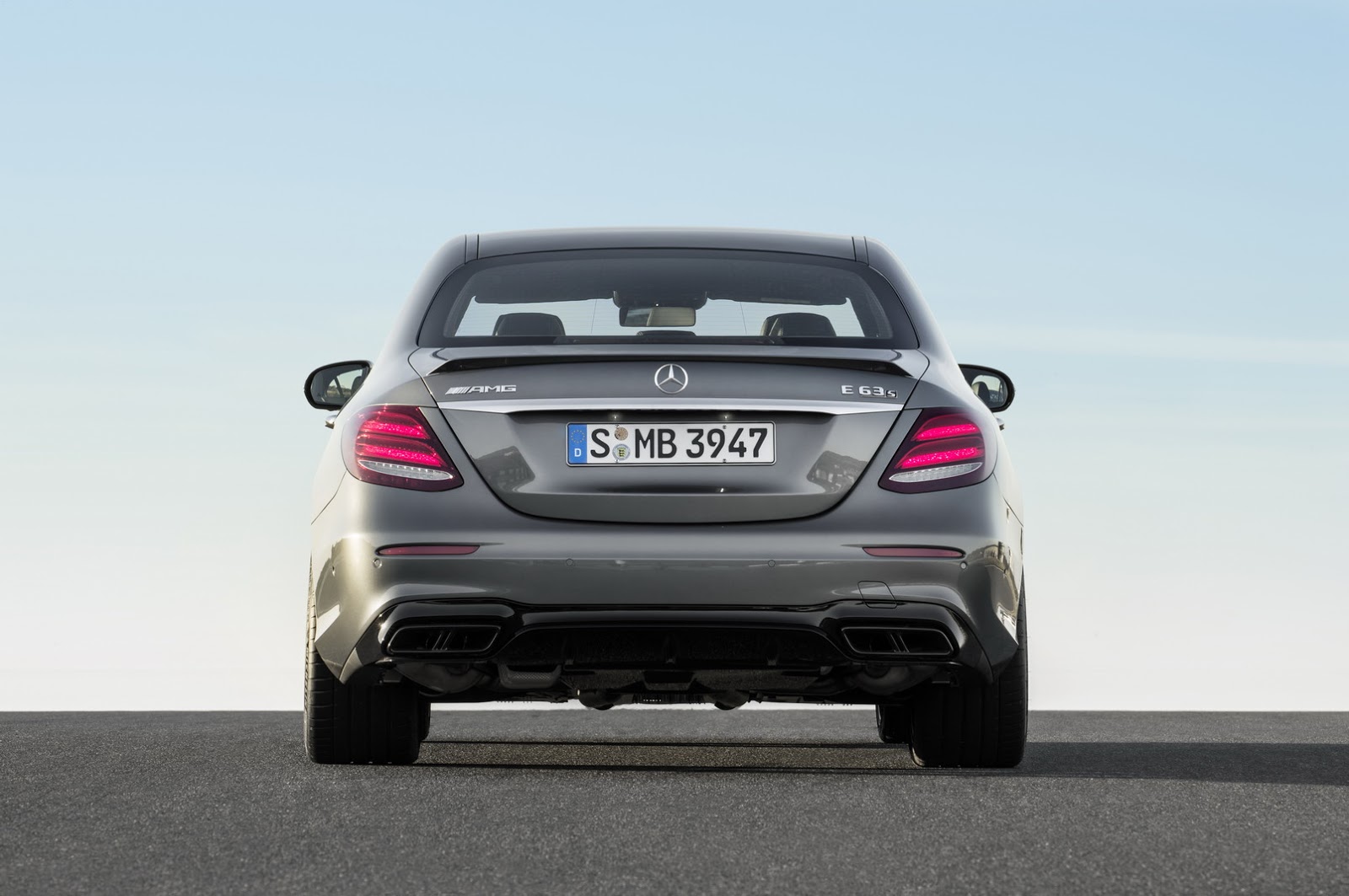 Mercedes-AMG E63 2018 - Phiên bản nhanh và mạnh nhất của dòng E-Class