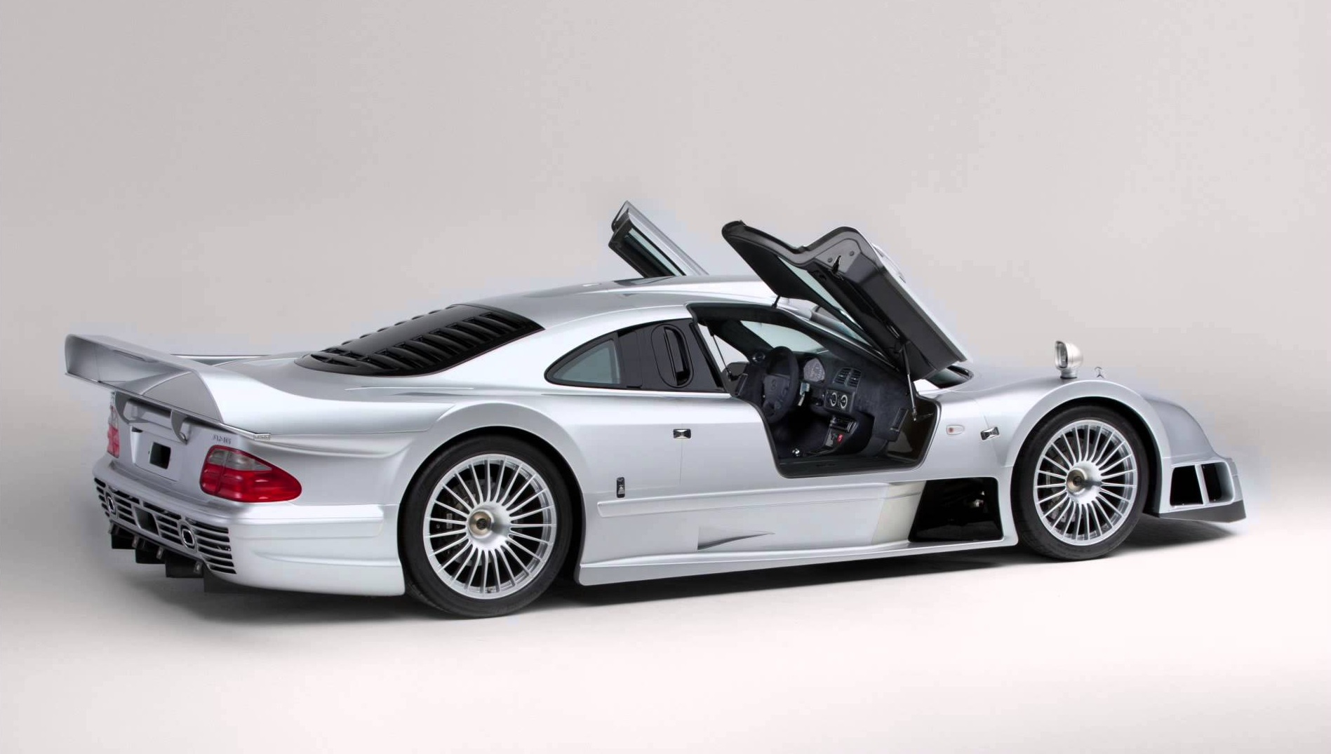 Mercedes-AMG R50 - Siêu xe triệu đô đang được "thai nghén"