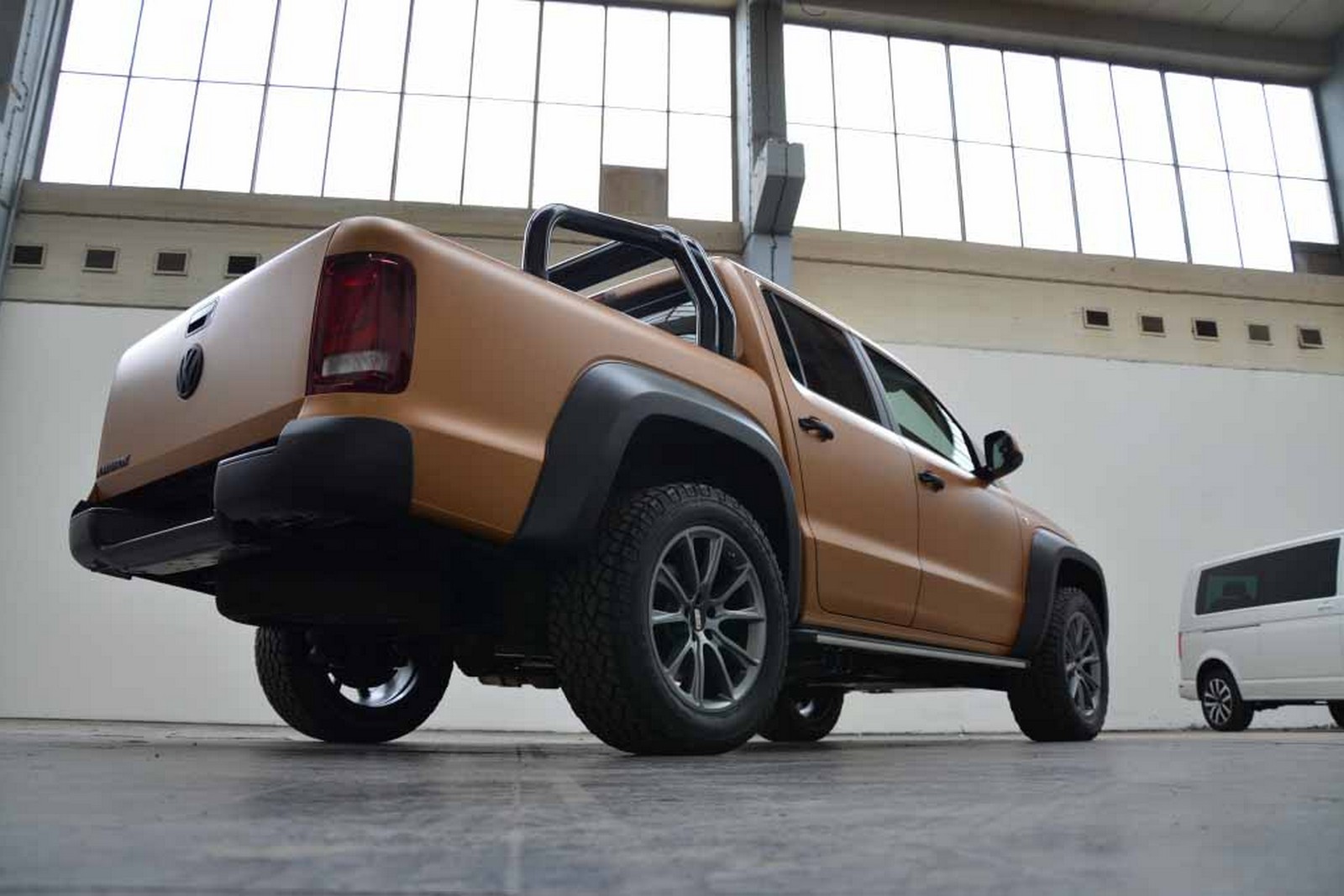 Volkswagen Amarok V8 Passion Desert Edition - Xe bán tải đắt như xe sang