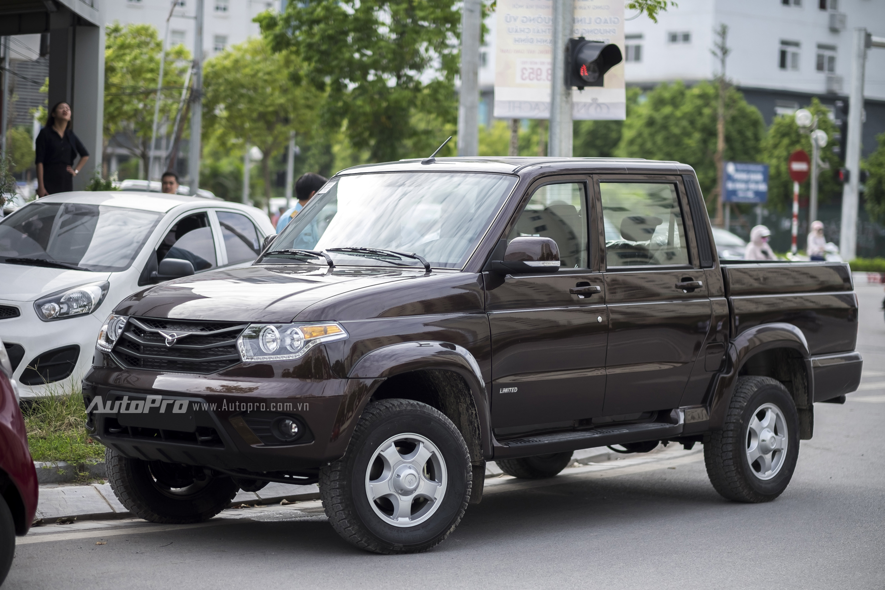 Cận cảnh xe bán tải Uaz Pickup giá khoảng 500 triệu Đồng mới về Việt Nam