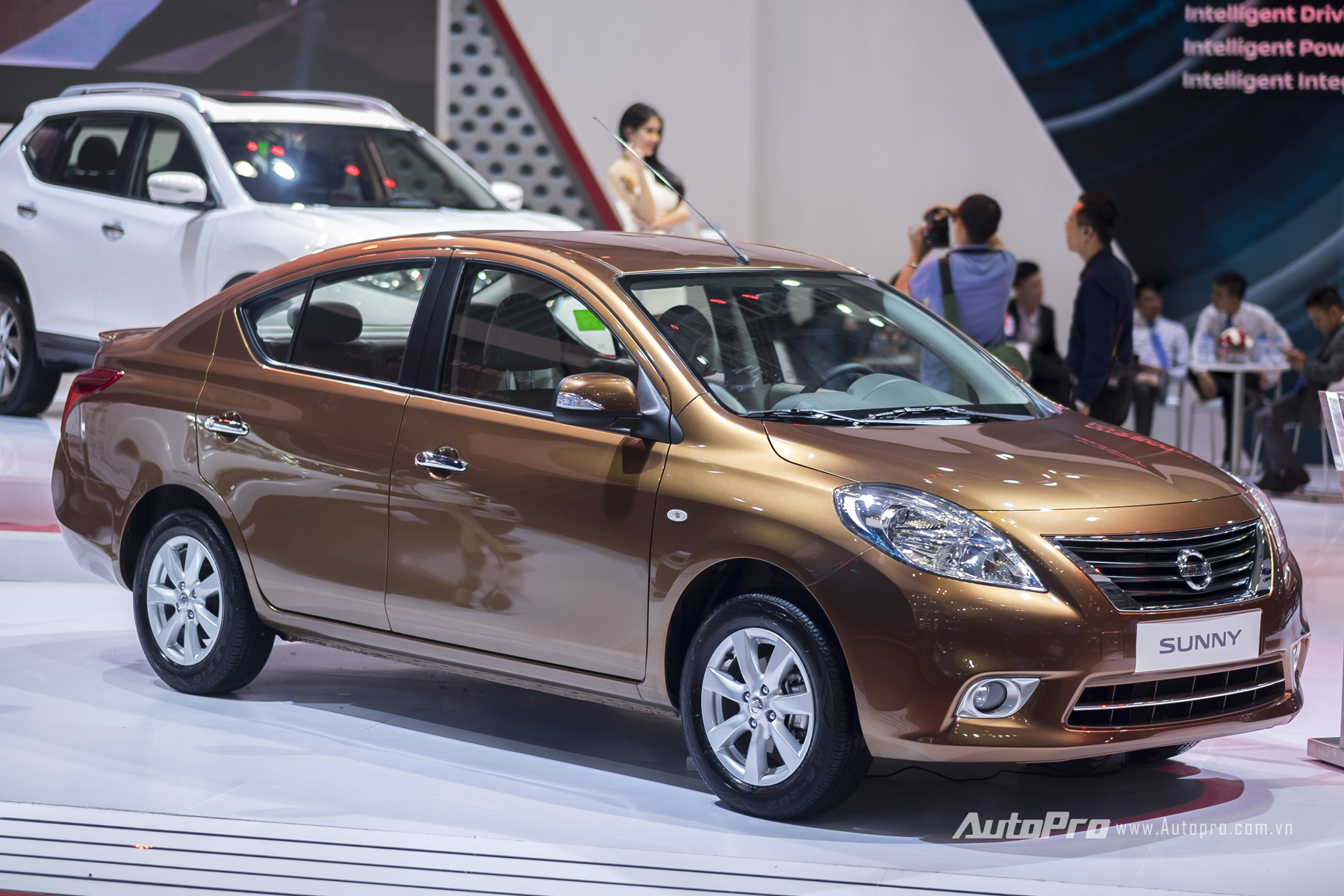 Nissan Teana và Sunny ra phiên bản mới, nâng cấp nhẹ tại VIMS 2016