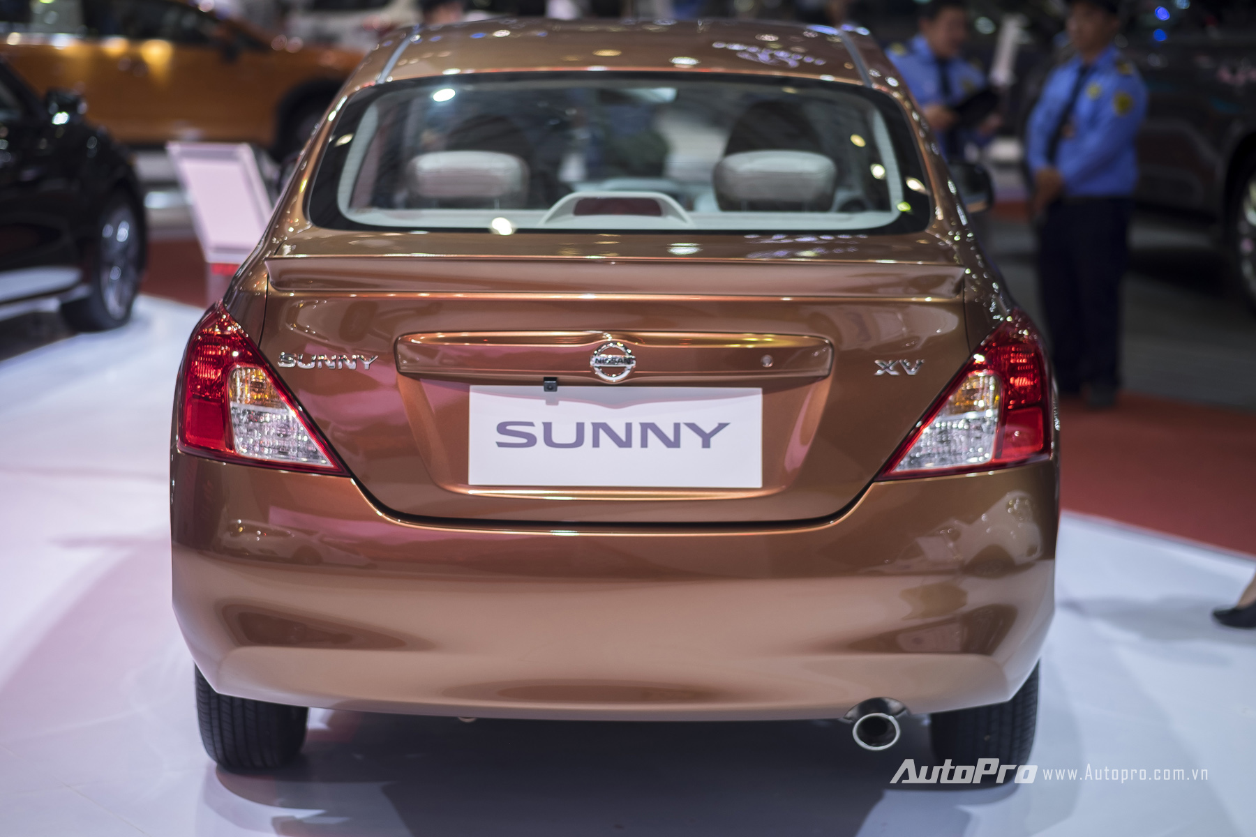 Nissan Teana và Sunny ra phiên bản mới, nâng cấp nhẹ tại VIMS 2016