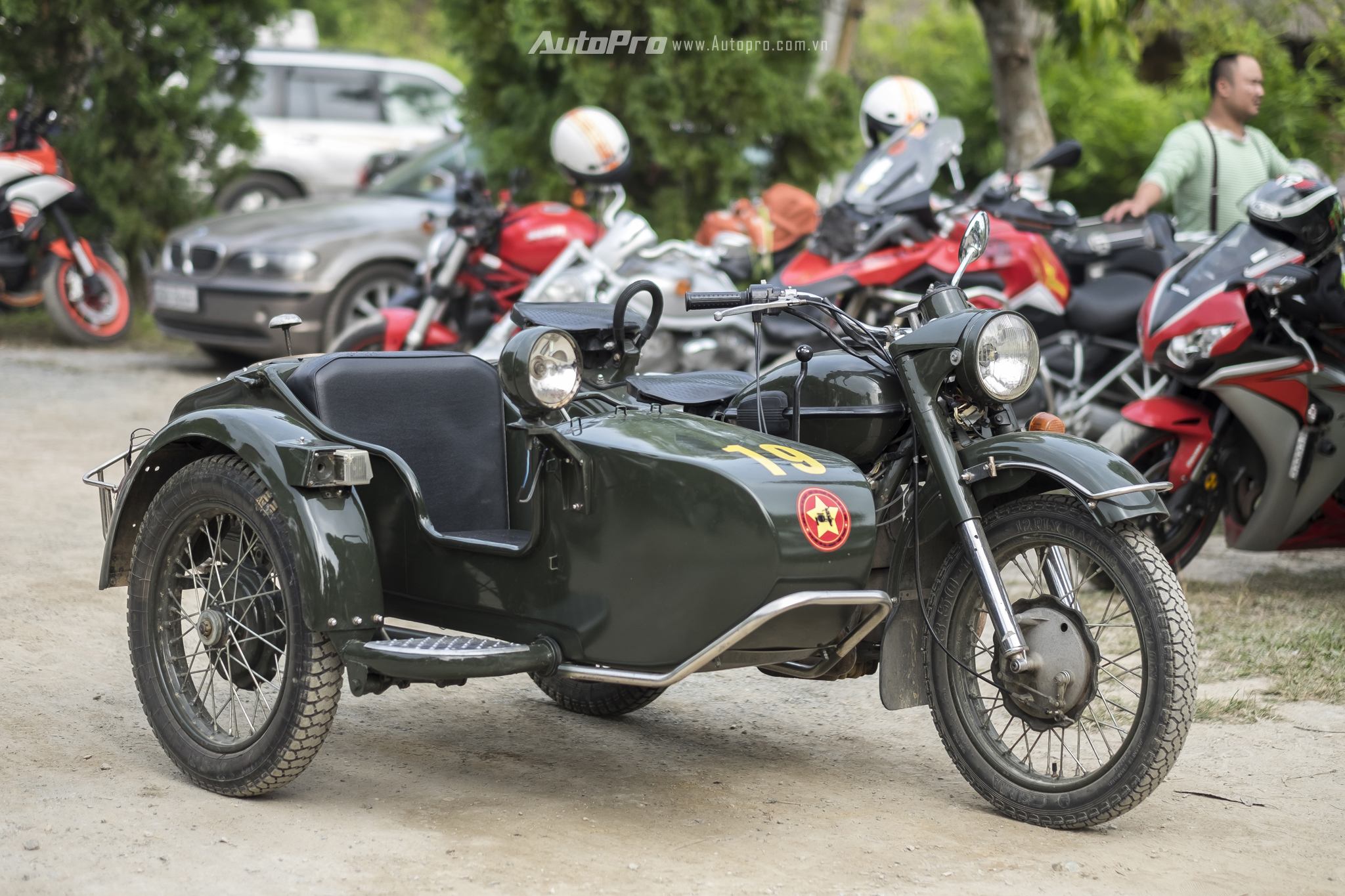 Tân cổ giao duyên với sidecar, Vespa và Sportbike