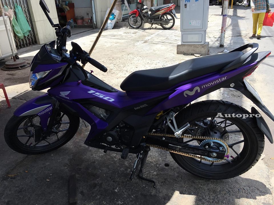 Sài Gòn: "Xế đua" đường phố Honda Sonic 150R 2015 khoác áo tím mộng mơ