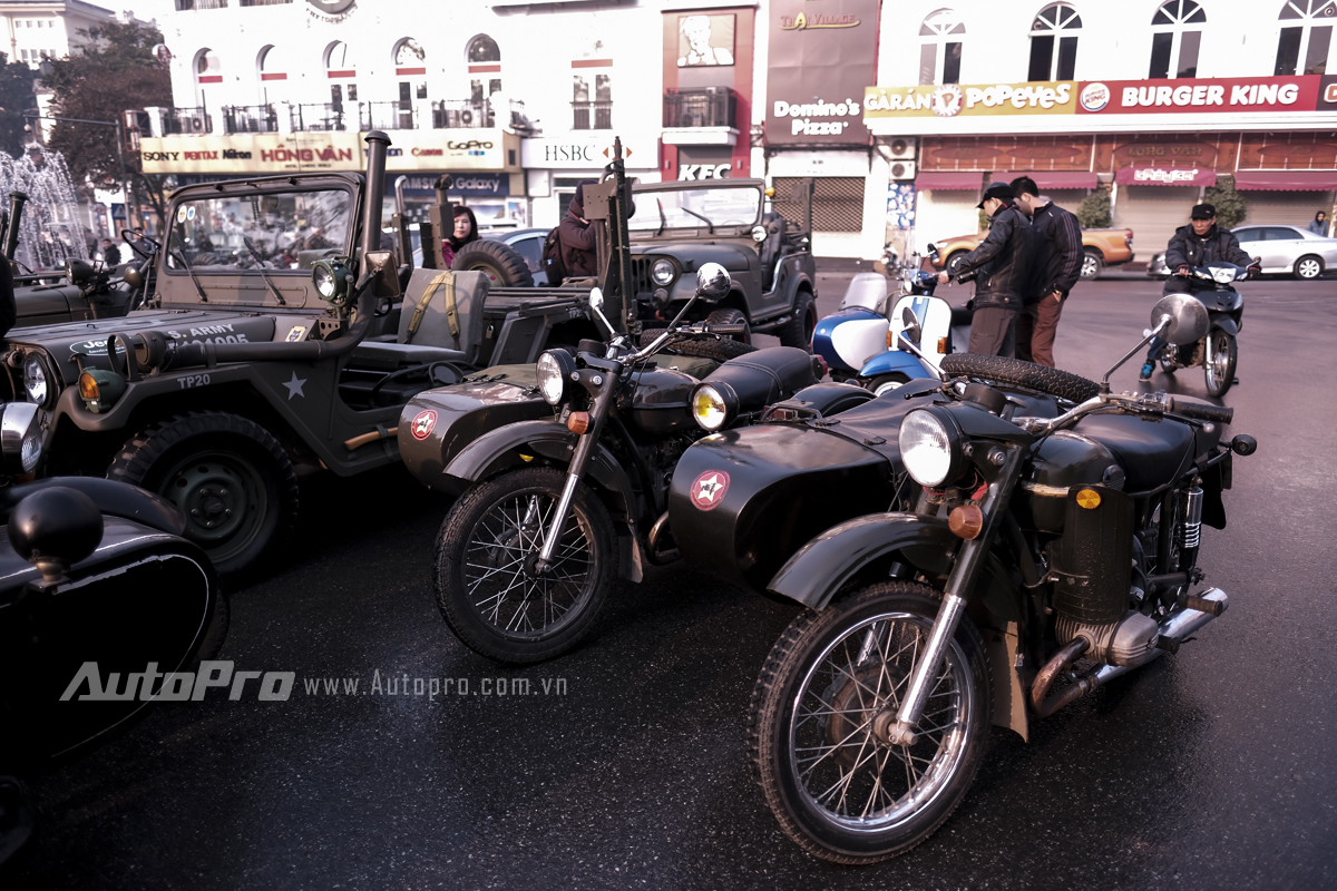 Dân chơi motor Hà Thành cùng dàn xế khủng tụ họp sáng mồng 1 Tết