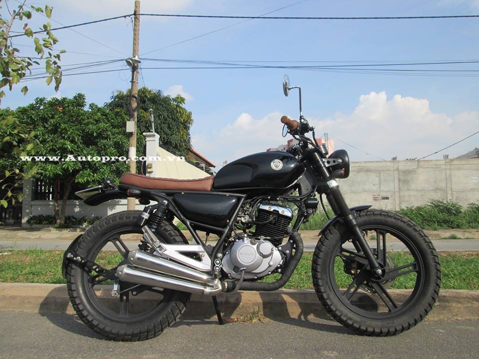 Suzuki EN-150A độ nhẹ nhàng với phong cách Tracker