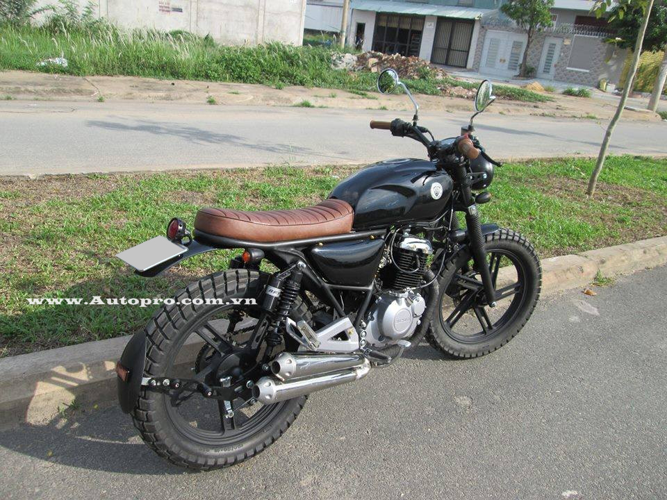 Suzuki EN-150A độ nhẹ nhàng với phong cách Tracker