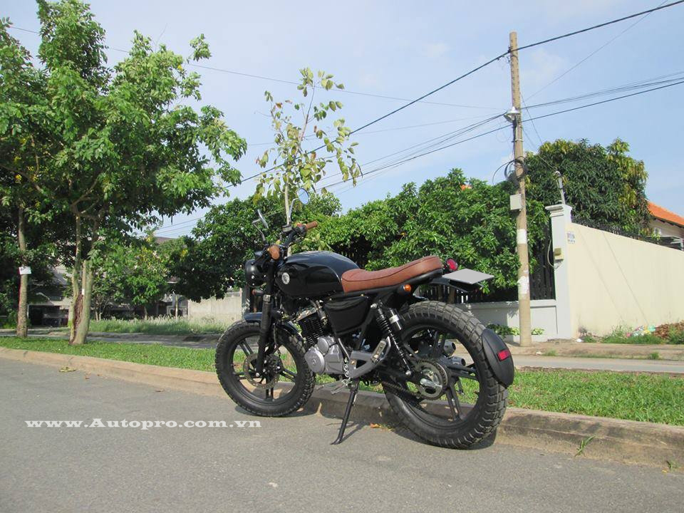 Suzuki EN-150A độ nhẹ nhàng với phong cách Tracker