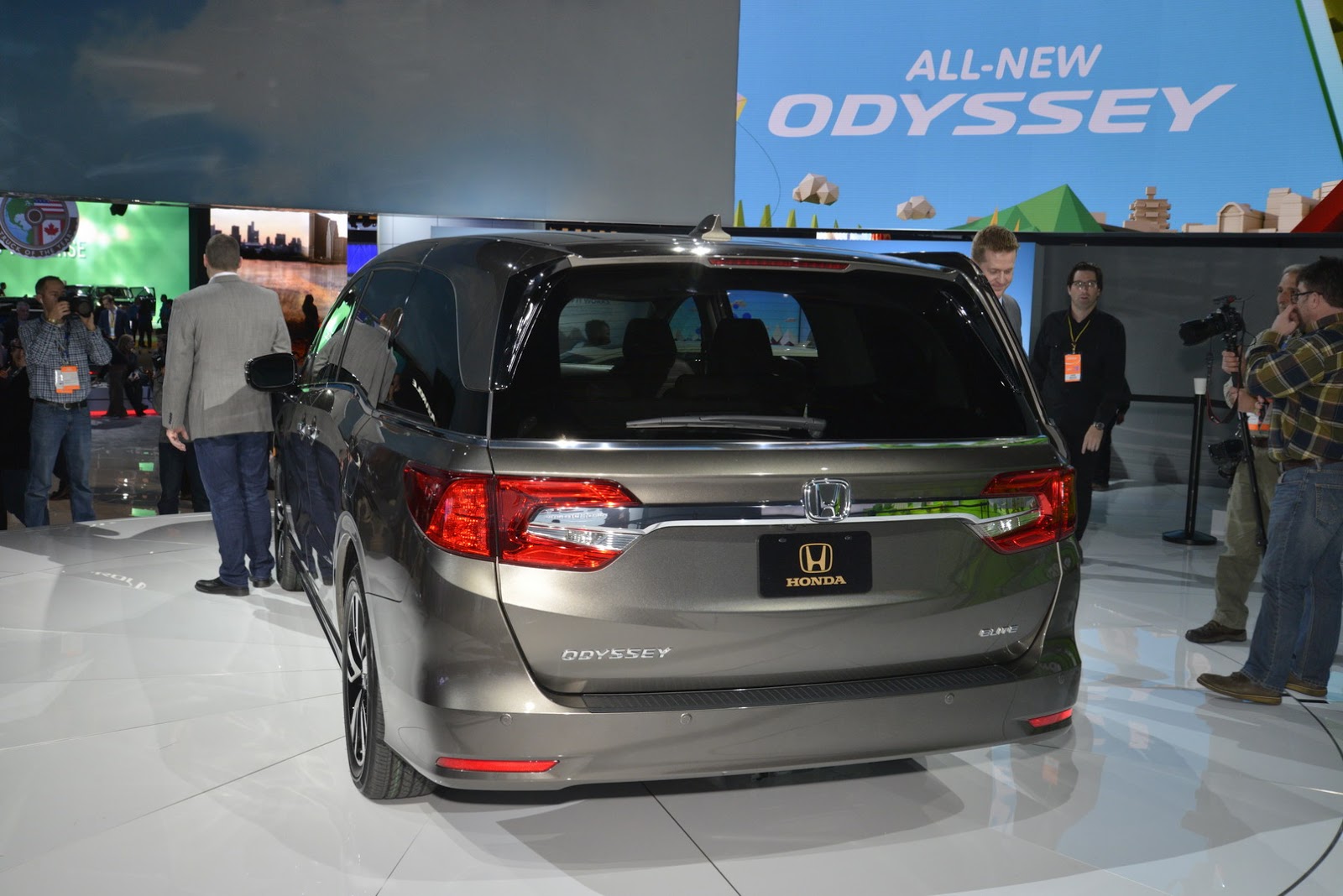 Honda Odyssey 2018 với thiết kế khác xe ở Việt Nam chính thức được vén màn