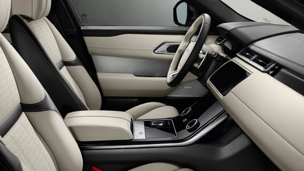 SUV hạng sang Range Rover Velar chính thức được vén màn, giá từ 50.895 USD