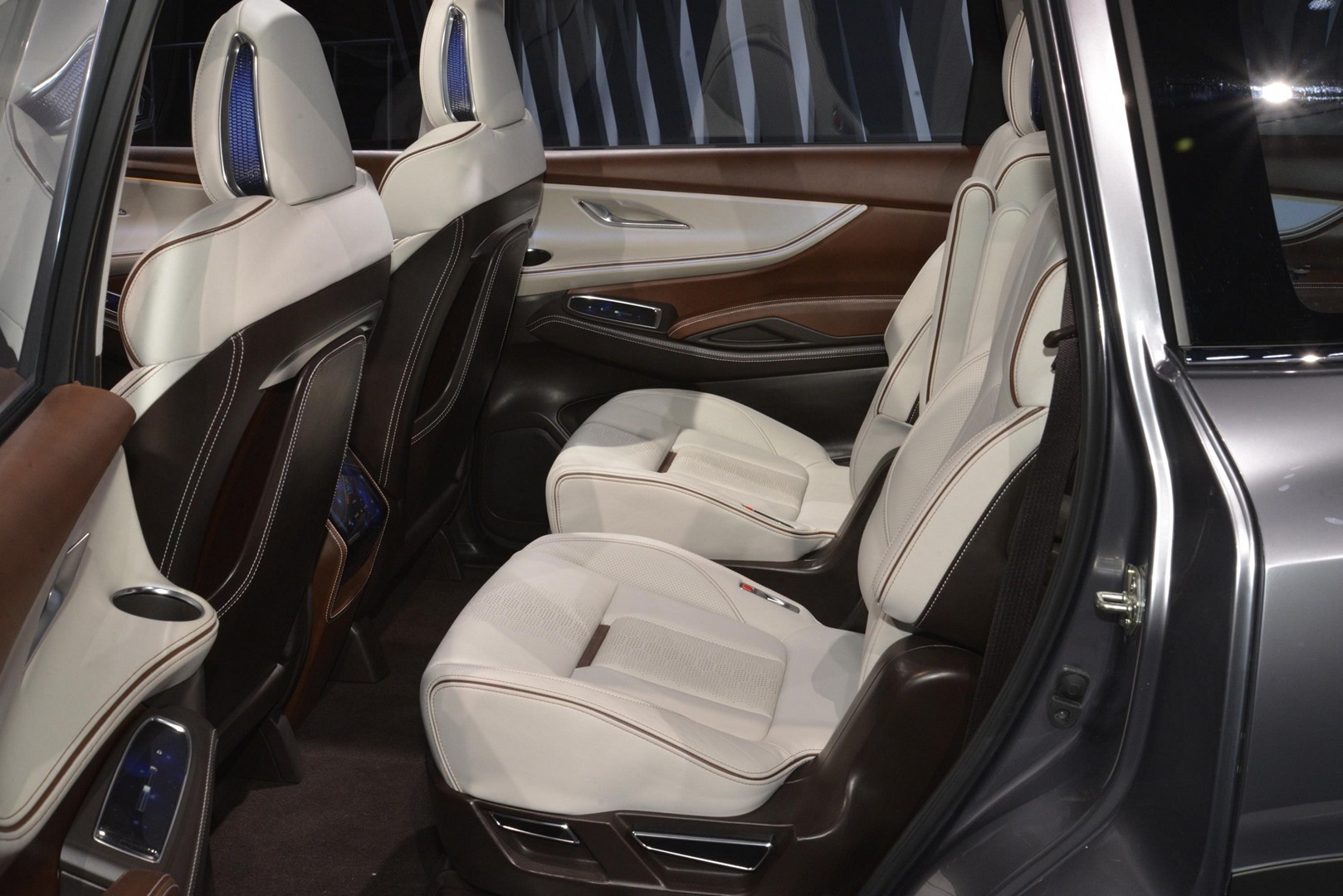 Subaru Ascent - Xe SUV 3 hàng ghế mới hoàn toàn mới
