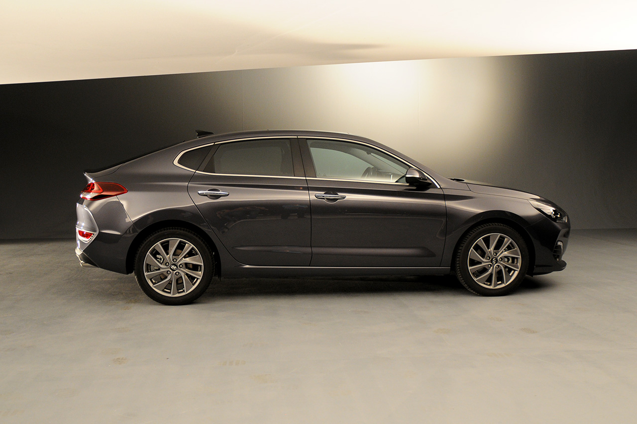 Hyundai i30 Fastback 2018 - Xe coupe 5 cửa cỡ nhỏ hoàn toàn mới