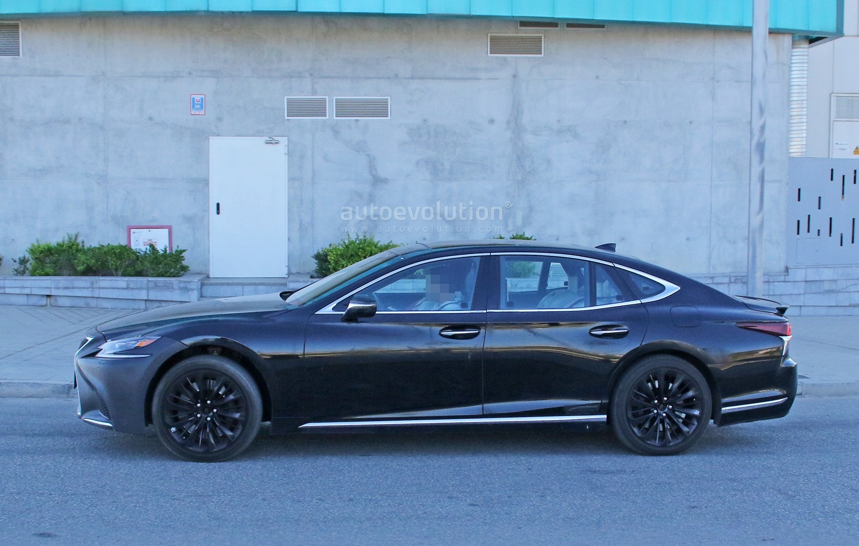 Chiếc xe sang Lexus LS 2019 bí ẩn xuất hiện trên đường thử