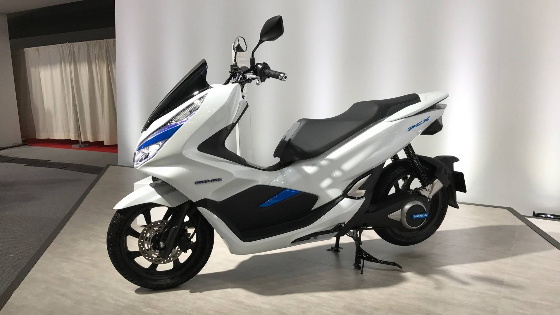 Bộ đôi Honda PCX Hybrid và PCX Electric được vén màn, sẽ bán vào năm sau