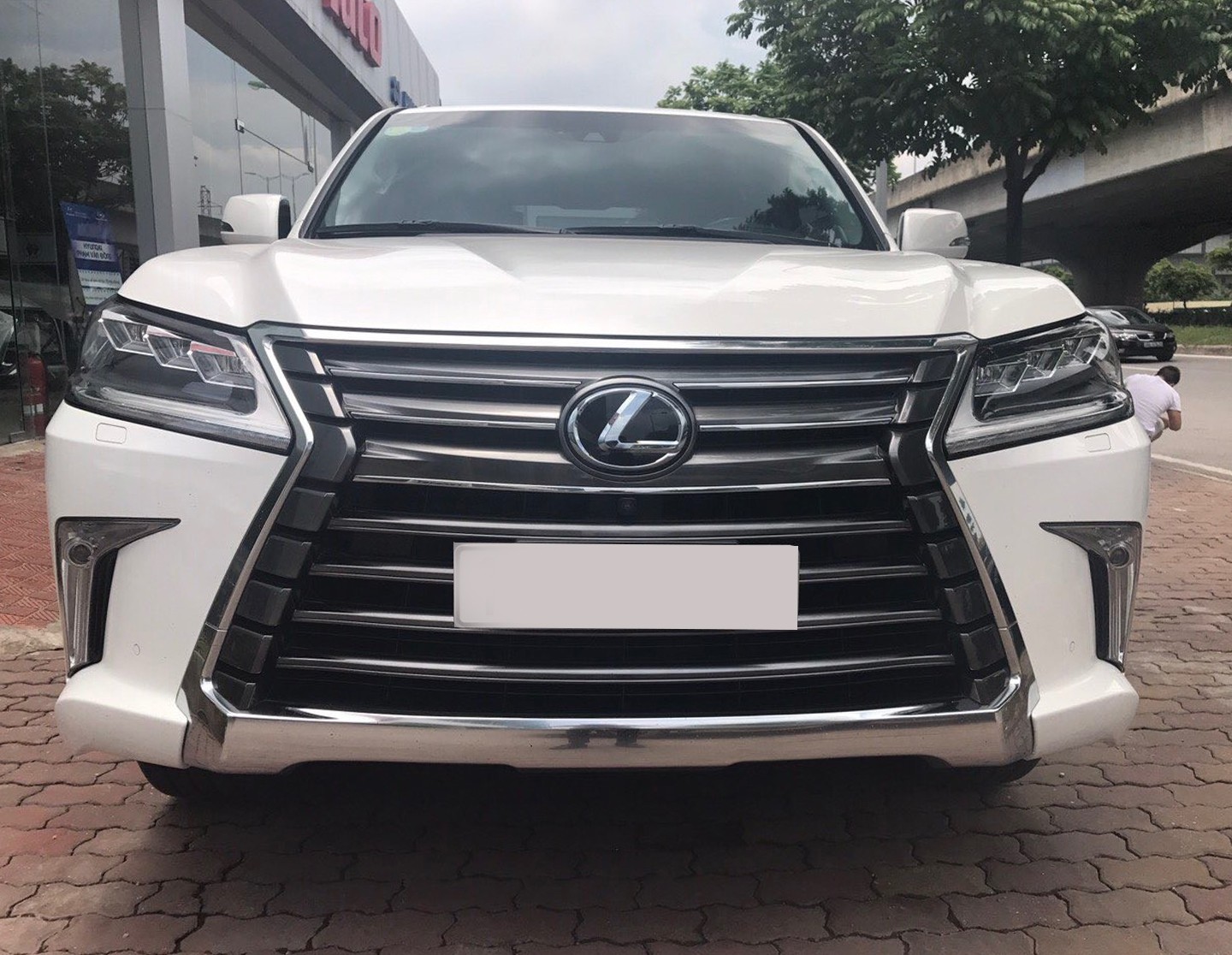 "Chuyên cơ mặt đất" Lexus LX570 2016 đi lướt giá rẻ hơn gần 2 tỷ so với ...