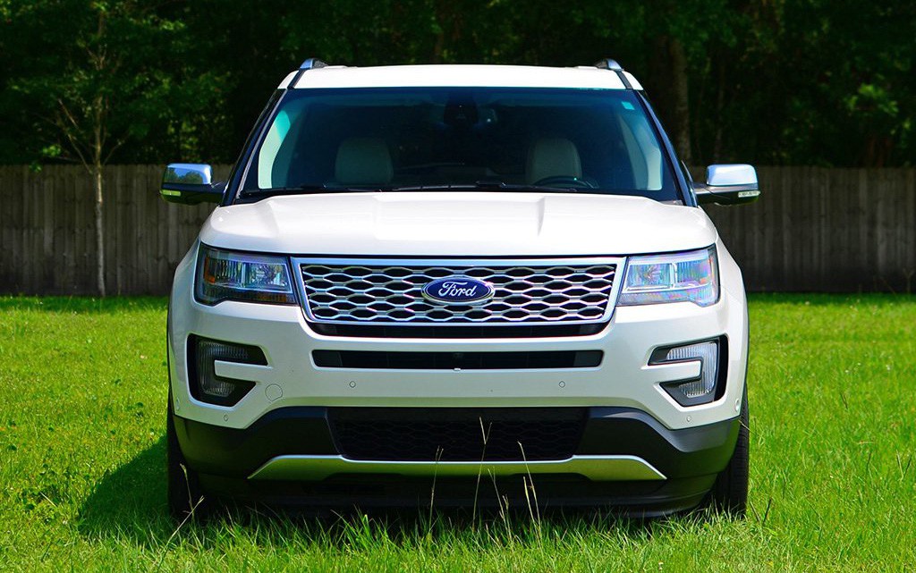 Cùng tầm tiền, chọn Toyota Land Cruiser Prado hay Ford Explorer?