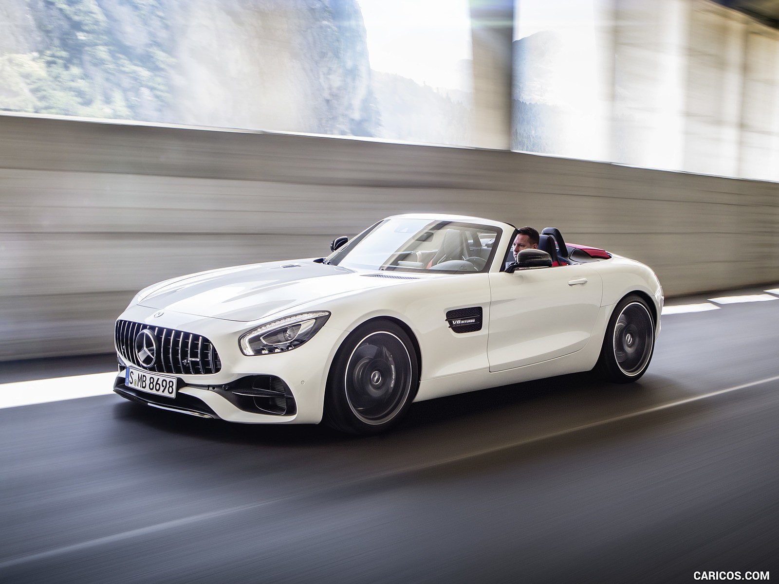 Mercedes-AMG GT mui trần sắp được phân phối chính hãng tại Việt Nam?