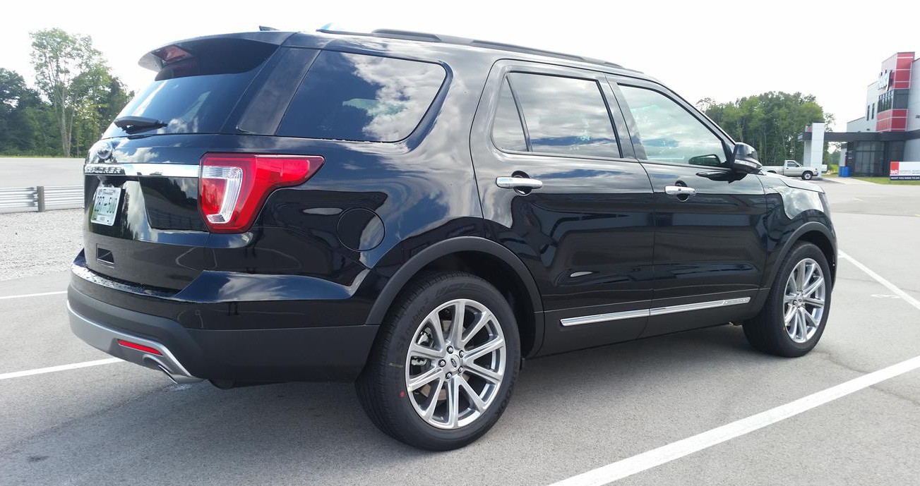 Cùng tầm tiền, chọn Toyota Land Cruiser Prado hay Ford Explorer?