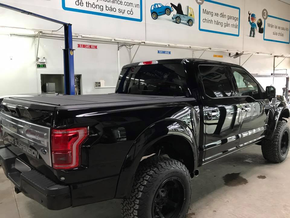 Tay chơi Kiên Giang "lên đời" Ford F-150 Platinum thành siêu bán tải Raptor