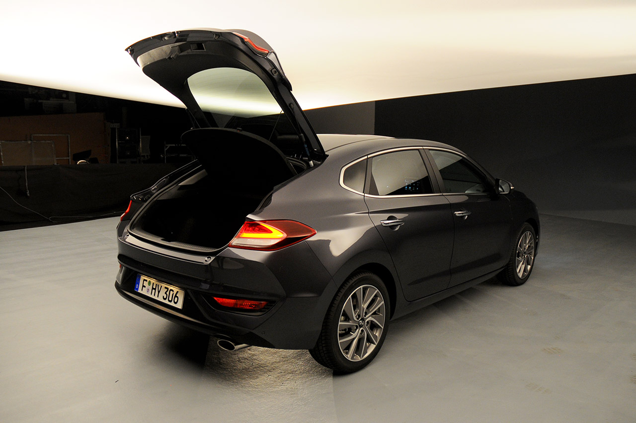 Hyundai i30 Fastback 2018 - Xe coupe 5 cửa cỡ nhỏ hoàn toàn mới