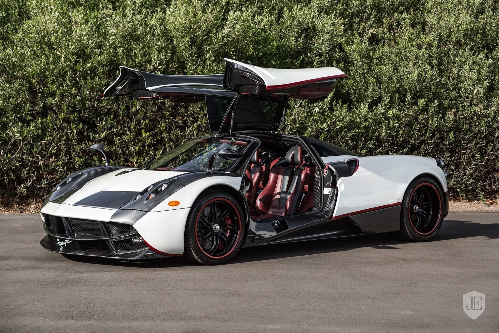 Pagani Huayra phong cách Transformer tìm tay chơi xứng tầm