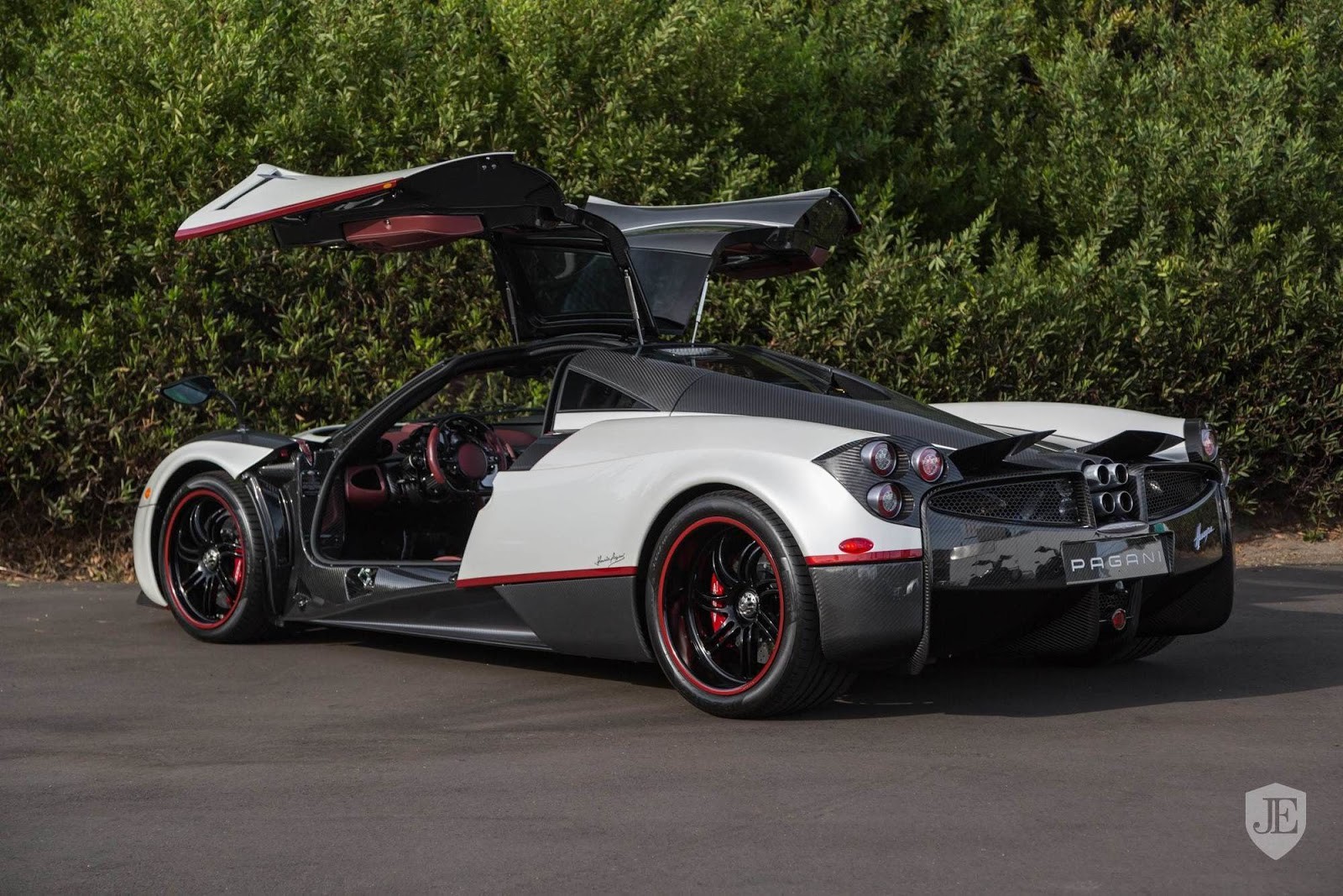 Pagani Huayra phong cách Transformer tìm tay chơi xứng tầm